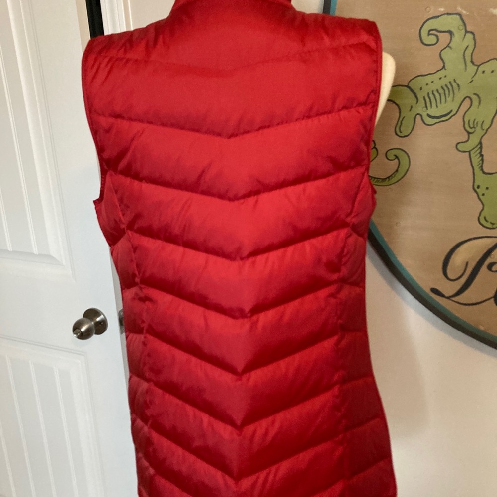 Gorgeous Red Puffy Vest With Side Zippers Like New - Gem